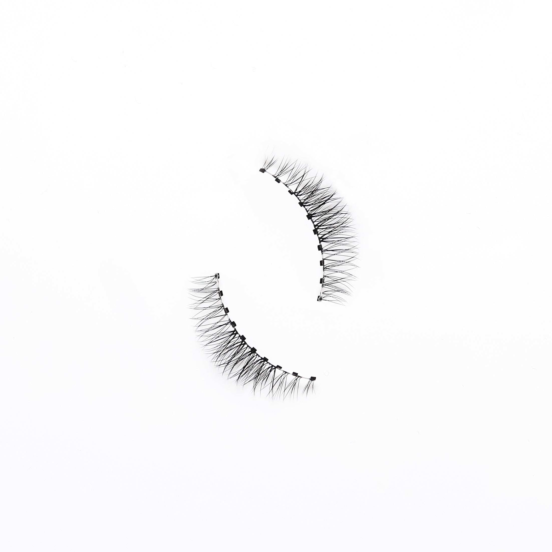 Easy to apply, natural looking magnetic lashes | Lash Armour